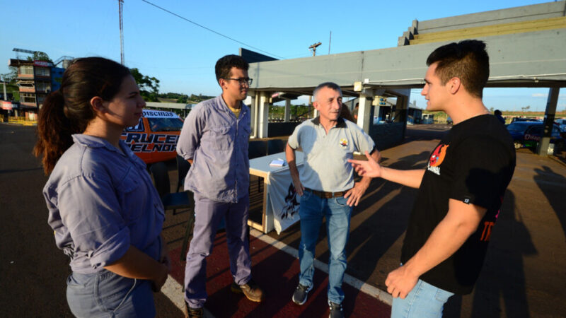 Un equipo distinto con estudiantes de la escuela industrial | Campeones