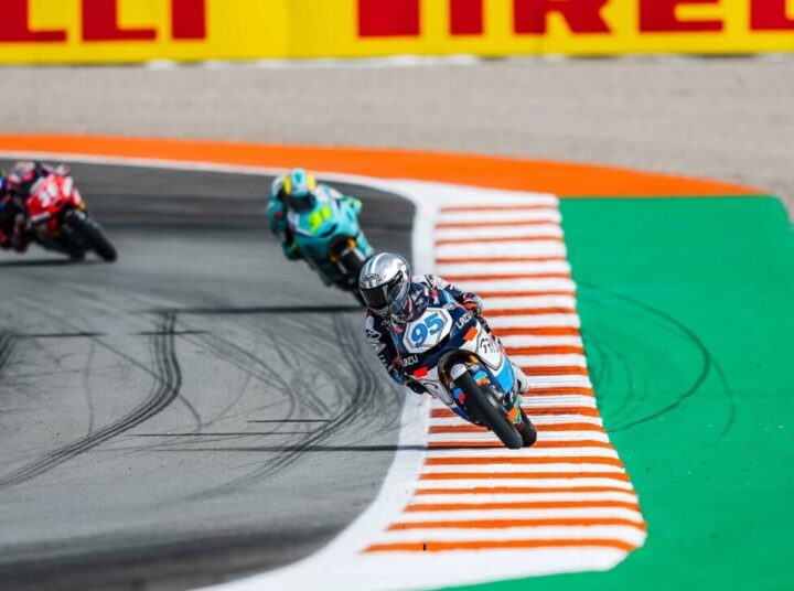 Top 10 de Morelli y Perrone en la última clasificación de Moto3 | Campeones