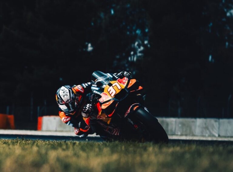 MotoGP: Acosta encabezó los tests accidentados de Montmeló | Campeones